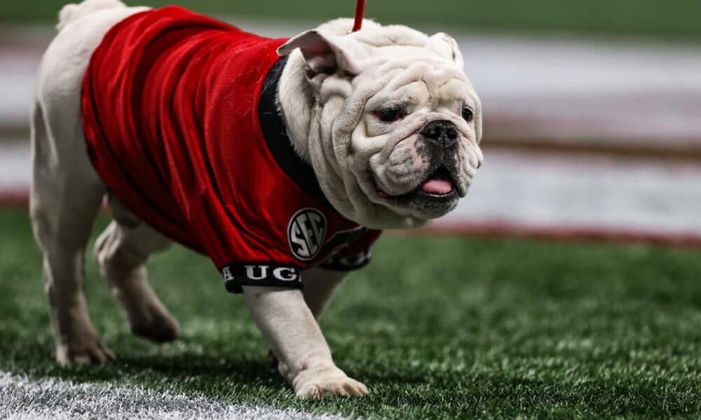 Uga X (“Que”) passes