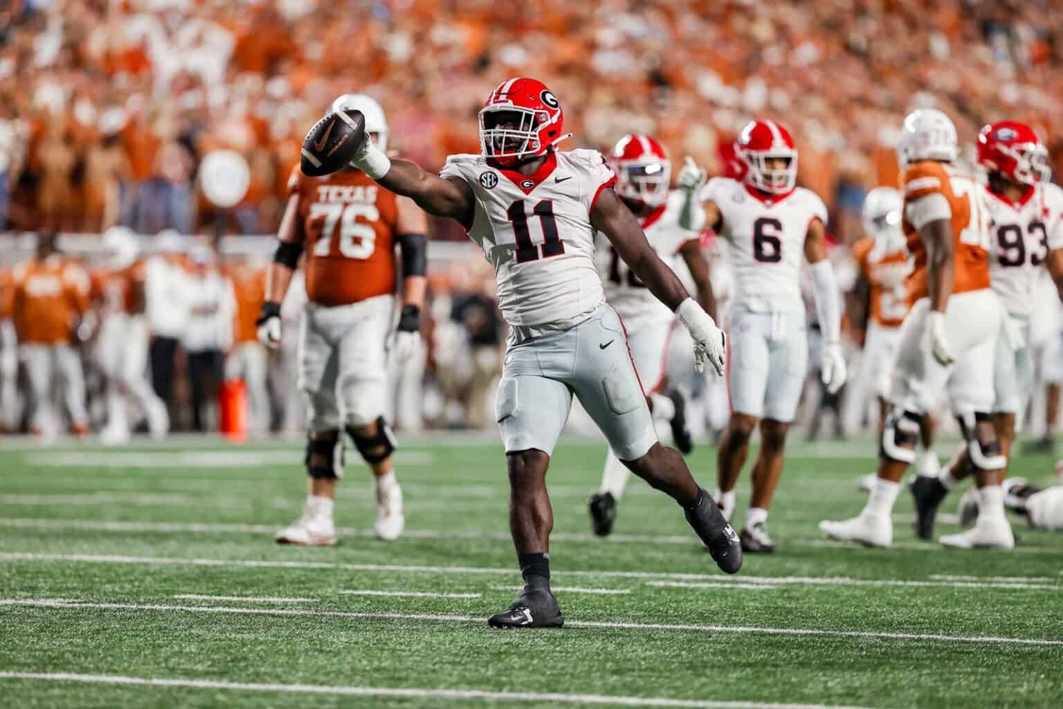 Walker, Williams named Co-SEC Players of the Week following Texas win