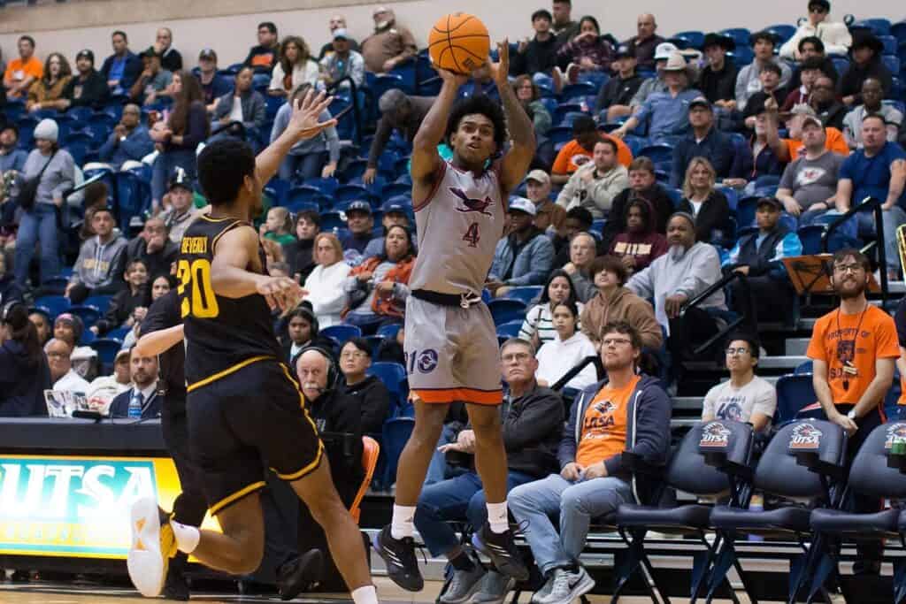 UGA basketball signs UTSA transfer Marcus 'Smurf' Millender